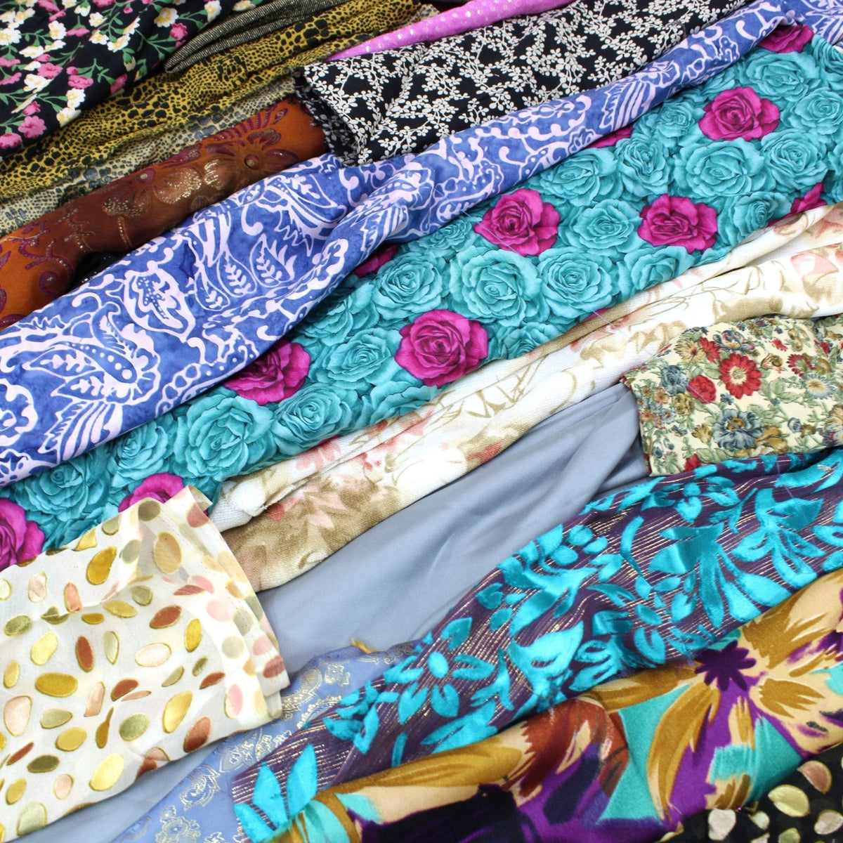 1kg Mixed Remnants Fabric Bag- Huge Variety – Pound A Metre